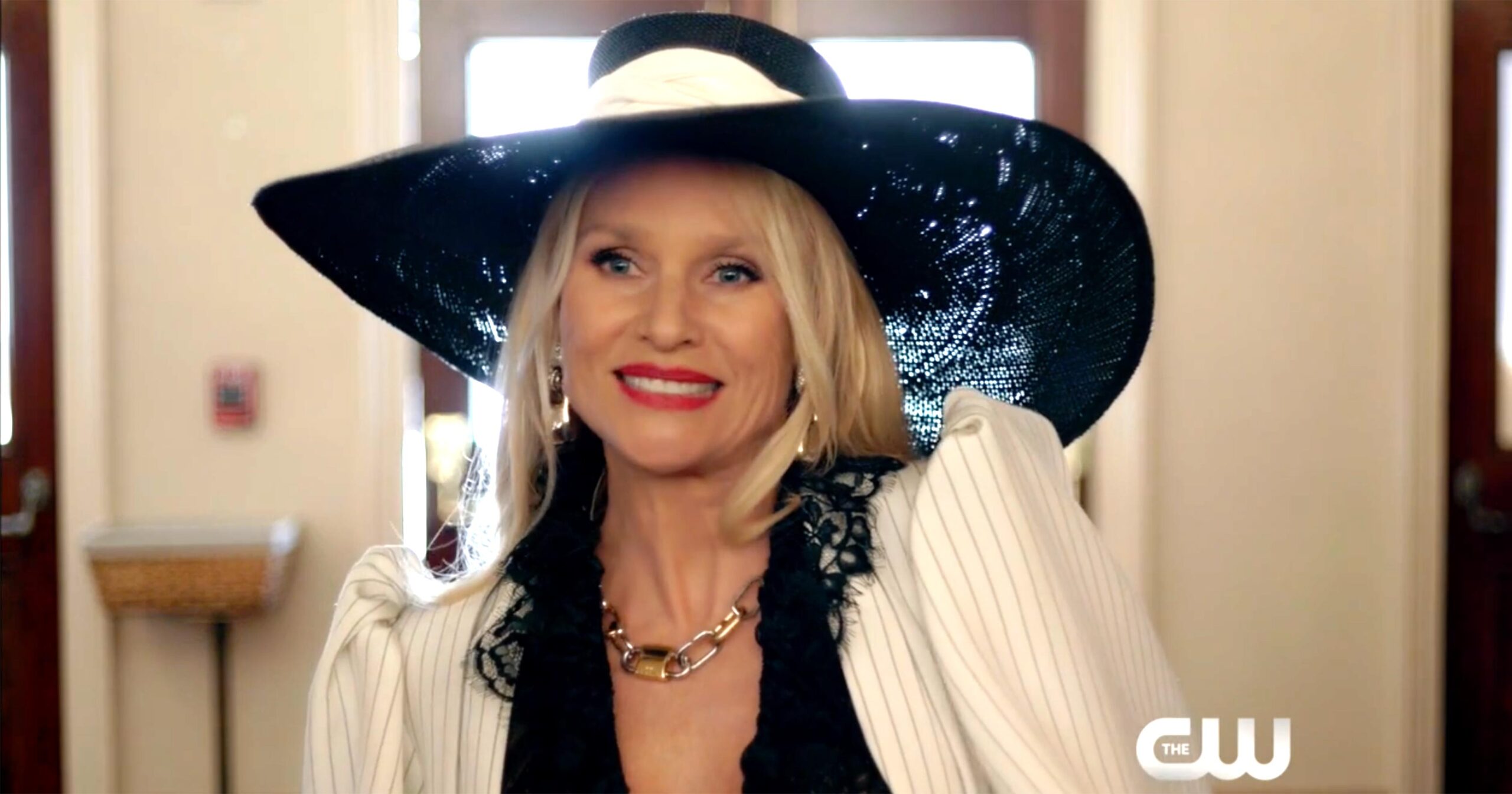 Elaine Hendrix cast in Dynasty as Alexis Carrington | Girlfriend