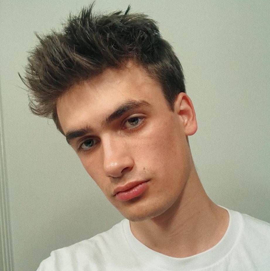 Taylor Hill's Siblings: Meet Sisters Logan And Mackinley and Brother ...